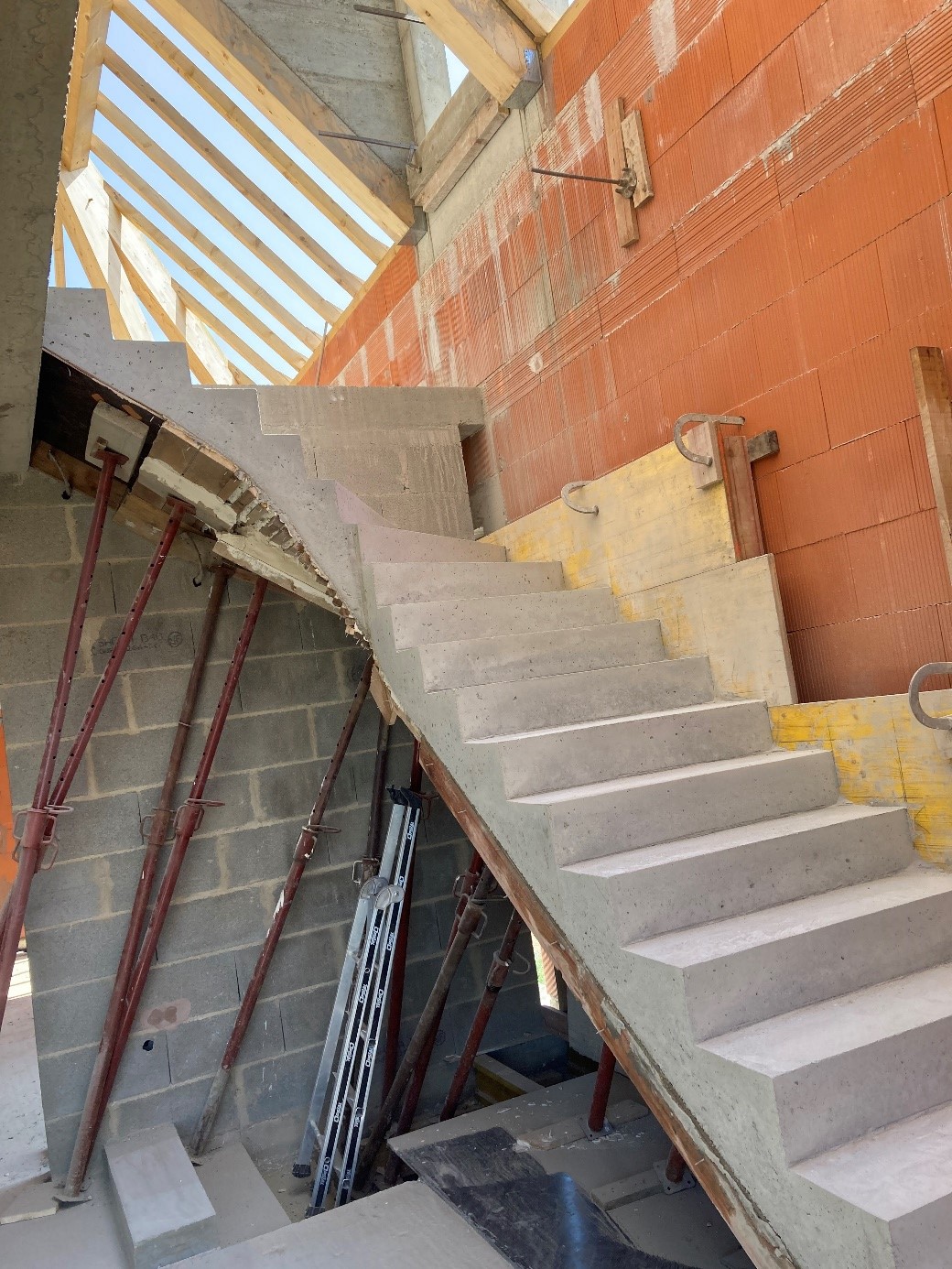 Escalier balance en béton revêtement en pierre de Hauteville – S.A.R.L ...